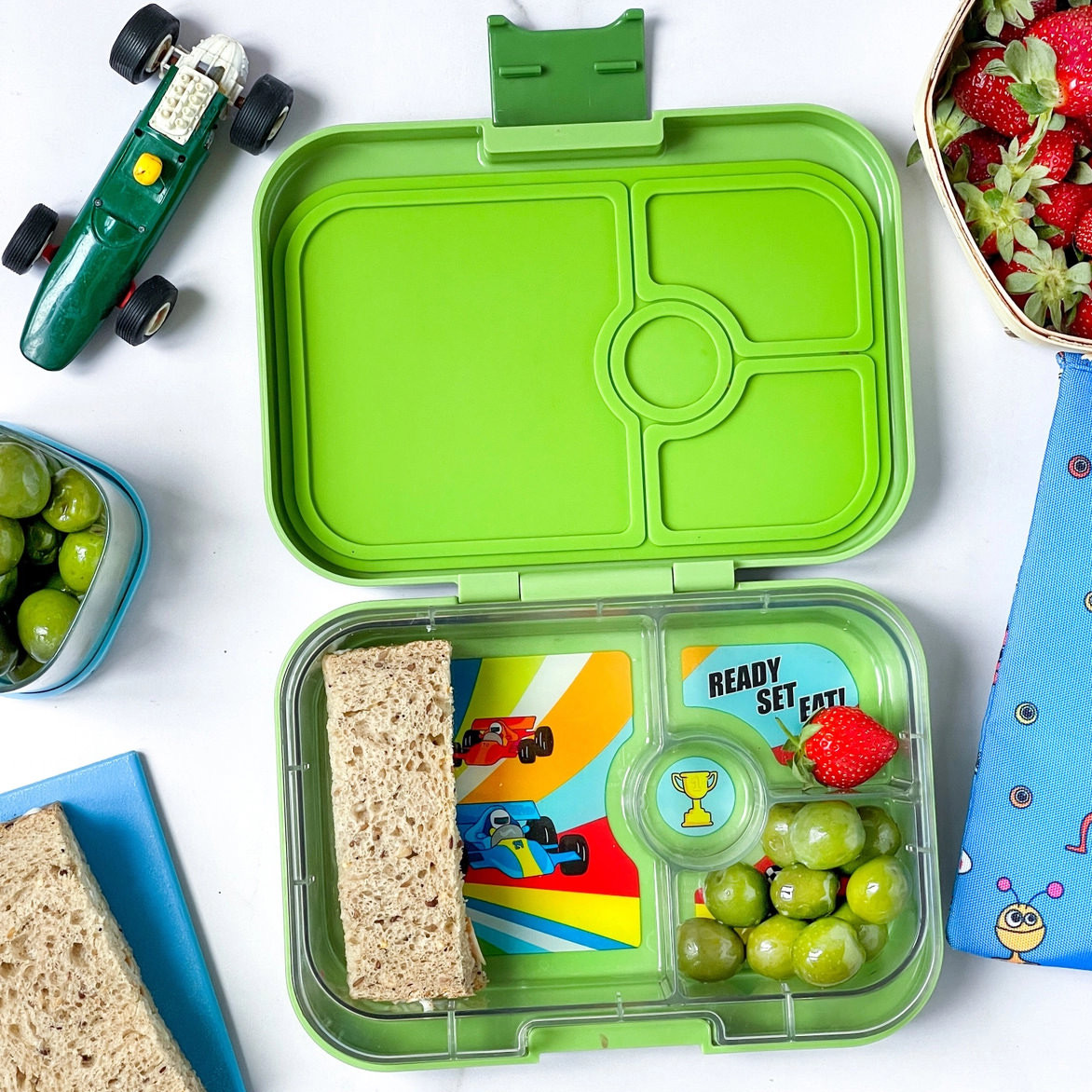Kinderlunchbox grün YUMBOX PANINO Rennauto